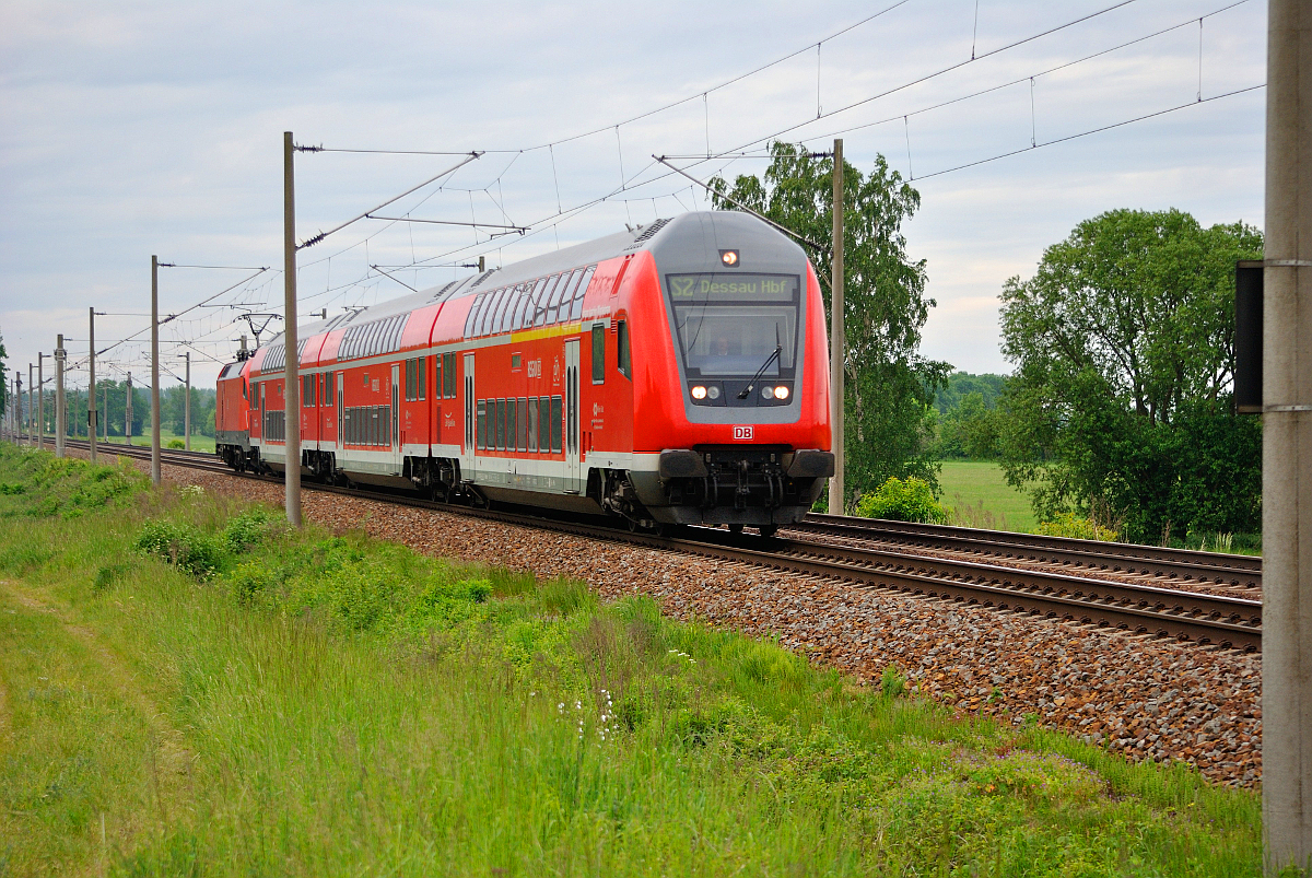 S-Bahn S2 von Leipzig HBF nach Dessau HBF, bei Zschortau. 21.05.2016 - Bahnbilder.de