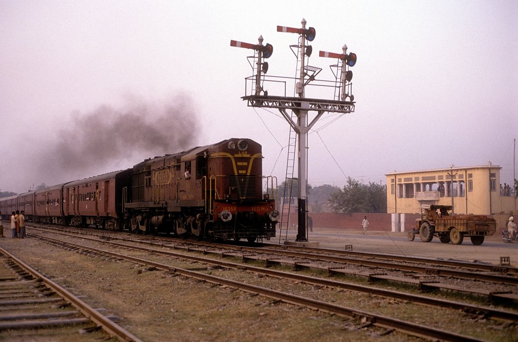 16355 Sunam 25.10.93 - Bahnbilder.de