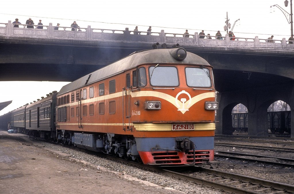 DF4B 2180 Anshan 06.01.93 - Bahnbilder.de