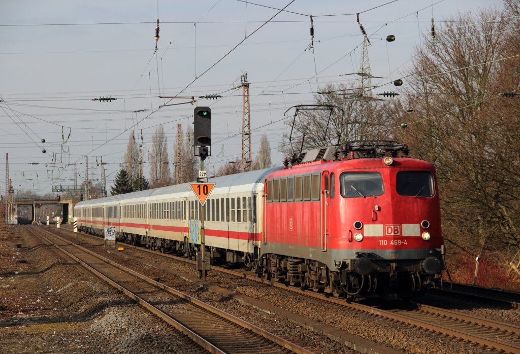 110 469-4 mit dem IC 134 (Norddeich-Luxembourg) am 18.02.13 in Düsseldorf-Eller Süd - Bahnbilder.de