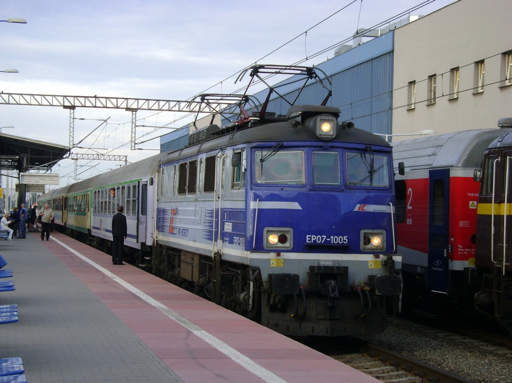 14.07.2012 Poznan Glowny, EP07-1005 mit TLk 75100 "Baltyk" Poznan Glowny - Gdynia Glowna ...