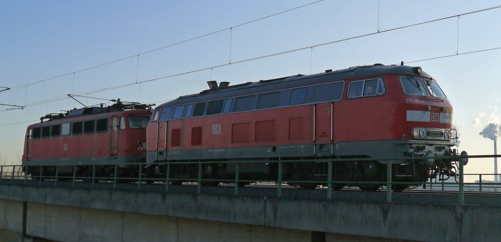 218 484 zieht die defekte 110 401 über die KBS 791 vermutlich ins Bw Ludwigshafen - Bahnbilder.de