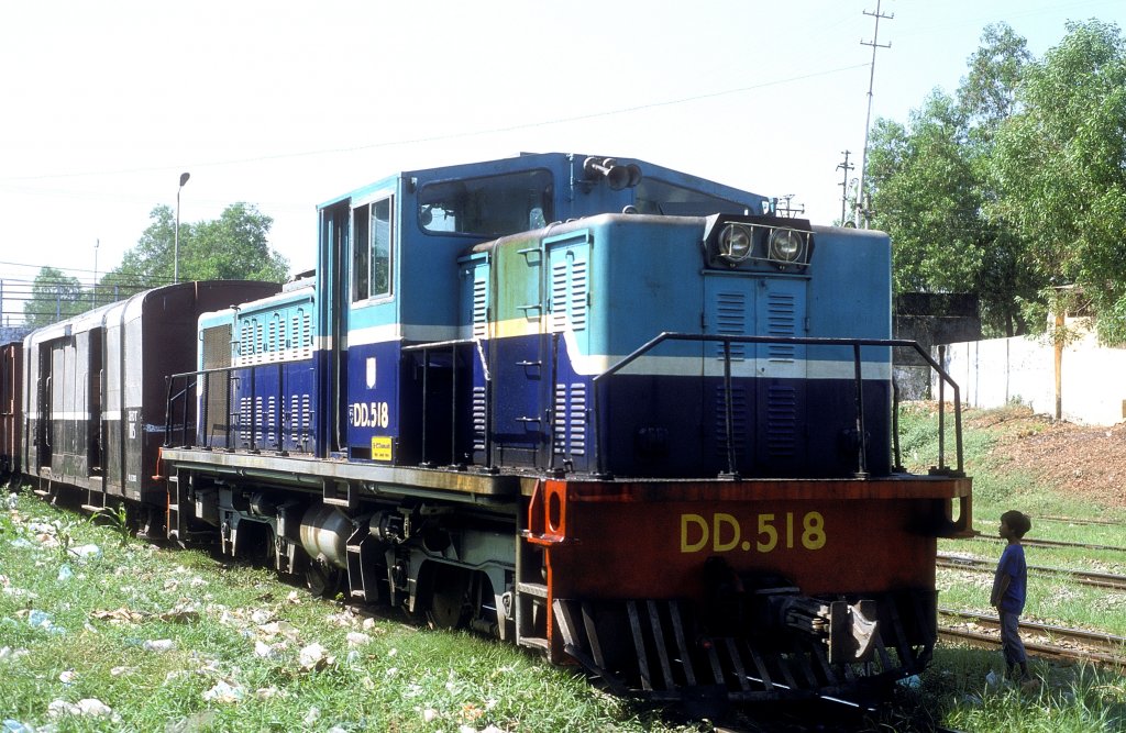 DD 518 Yangon 27.12.01 - Bahnbilder.de