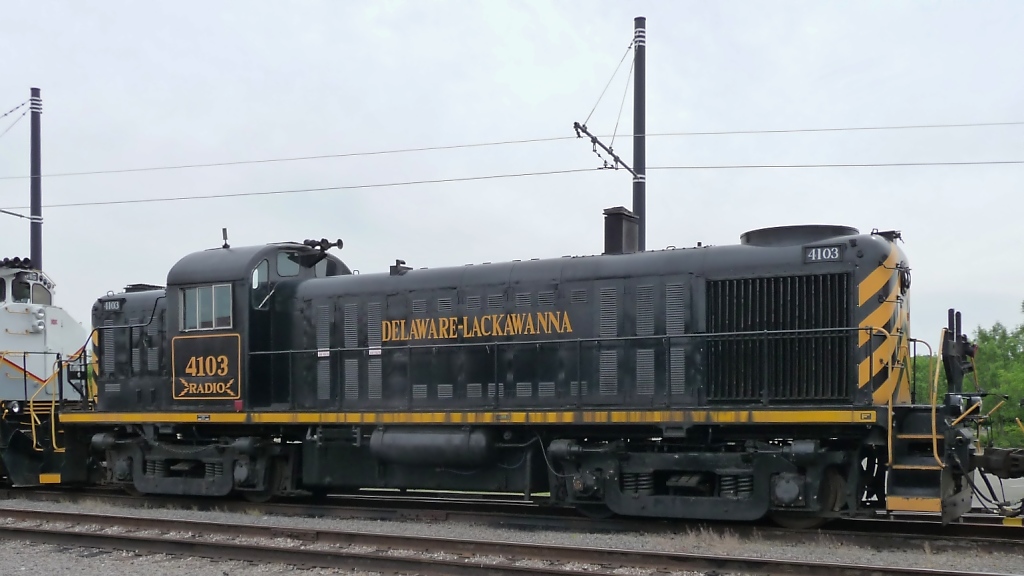 Delaware Lackawanna #4103, eine Alco RS3 mit Funkfernsteuerung, in "Steamtown" Scranton, PA (4.6 ...
