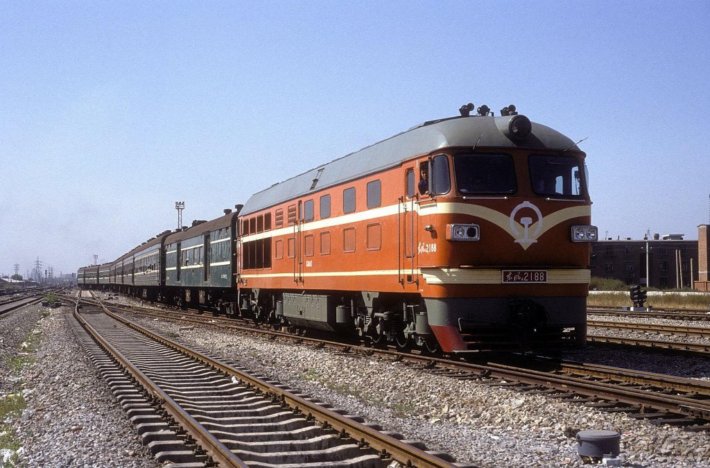 DF4B 2188 Shenyang 15.03.91 - Bahnbilder.de