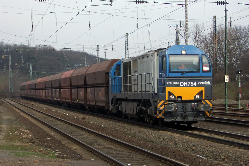 DH 754 bei der Durchfahrt in Köln-West 26.2.2011 - Bahnbilder.de