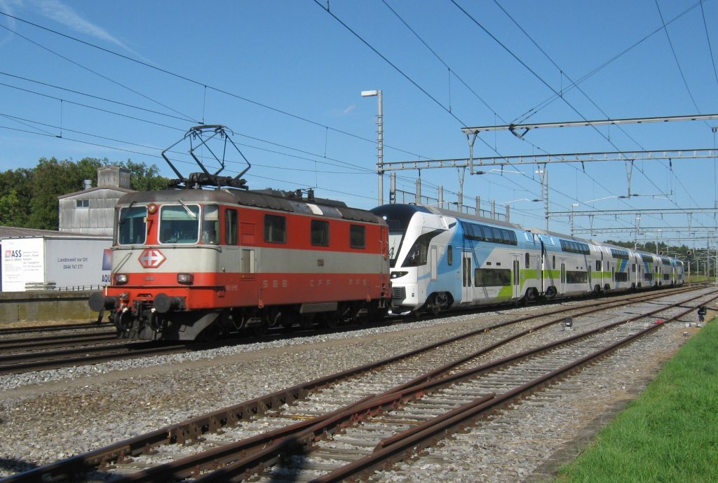 Ex. Swiss Express Re 4/4 II 11108 mit einem neuen KISS für die WESTbahn auf dem Weg von Buchs ...