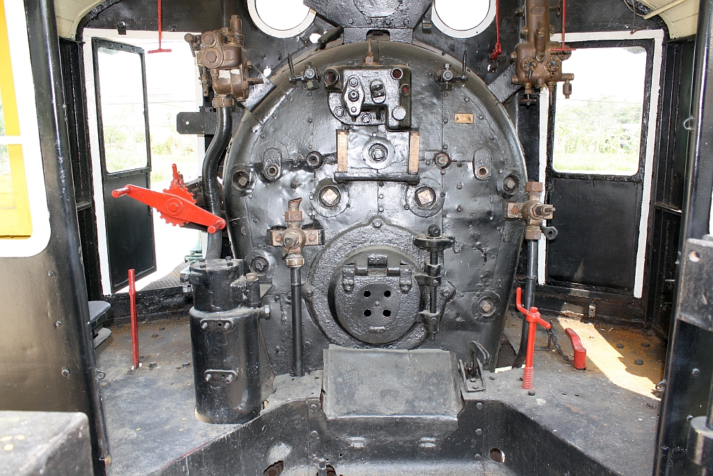 Führerstand der SRT 733 (ex JNR C56.41, 1'C-h2, Mitsubishi, Bauj - Bahnbilder.de