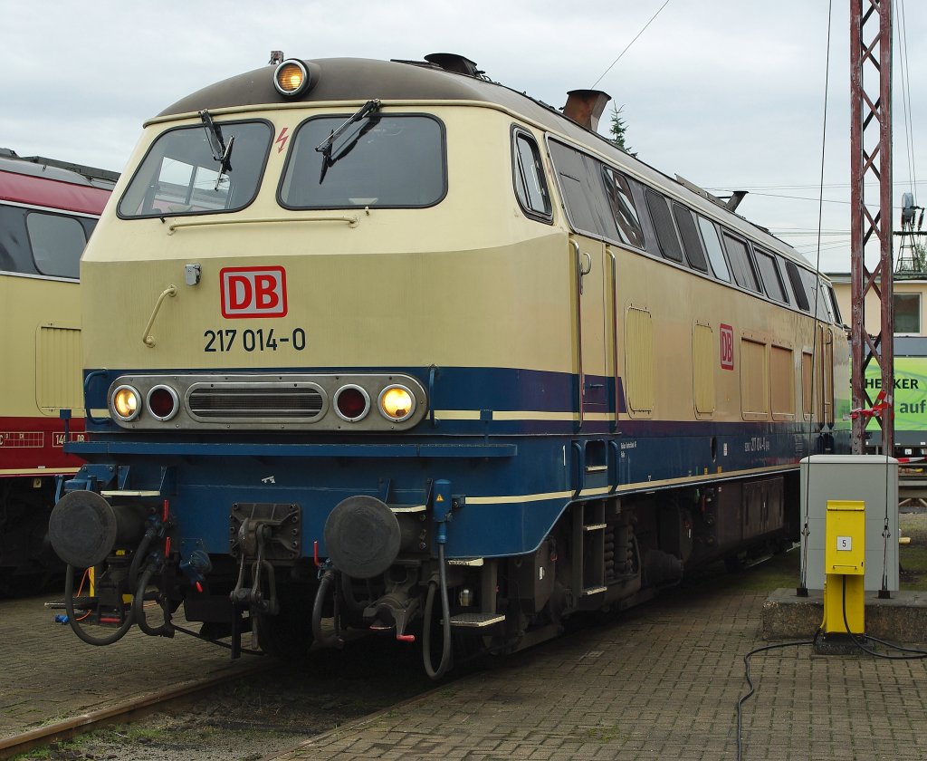 Portrait der 217 014-0 beim Bahnfest am 19.09.2010 in Osnabrück - Bahnbilder.de