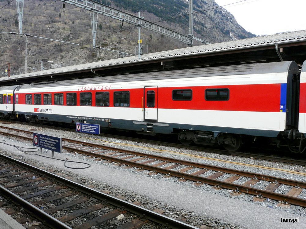 SBB - Speisewagen WRm 61 85 88-94 110-3 im Bahnhof Brig am 24.03.2013 - Bahnbilder.de