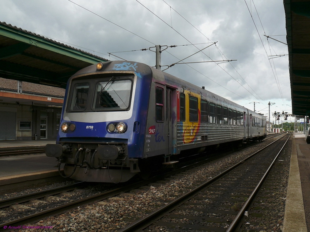 SNCF X 4749+8759 - Dieser Triebzug ist von Nancy über Vittel nach Culmont-Chalindrey unterwegs ...
