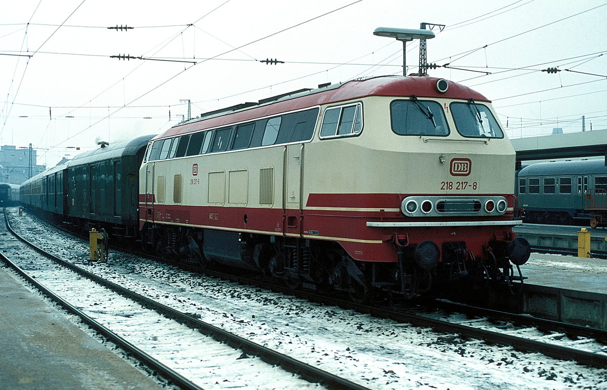 218 217 Nürnberg Hbf 09.01.79 - Bahnbilder.de