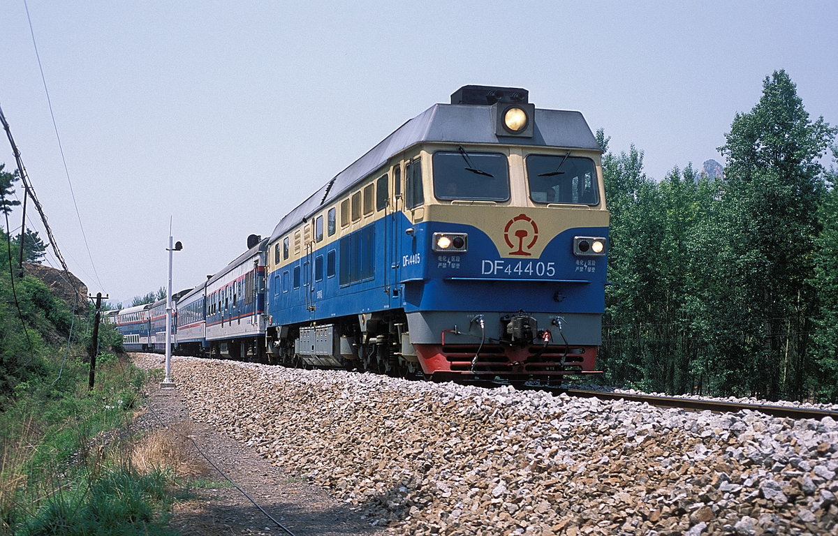 DF4C Dōngfēng Fotos - Bahnbilder.de
