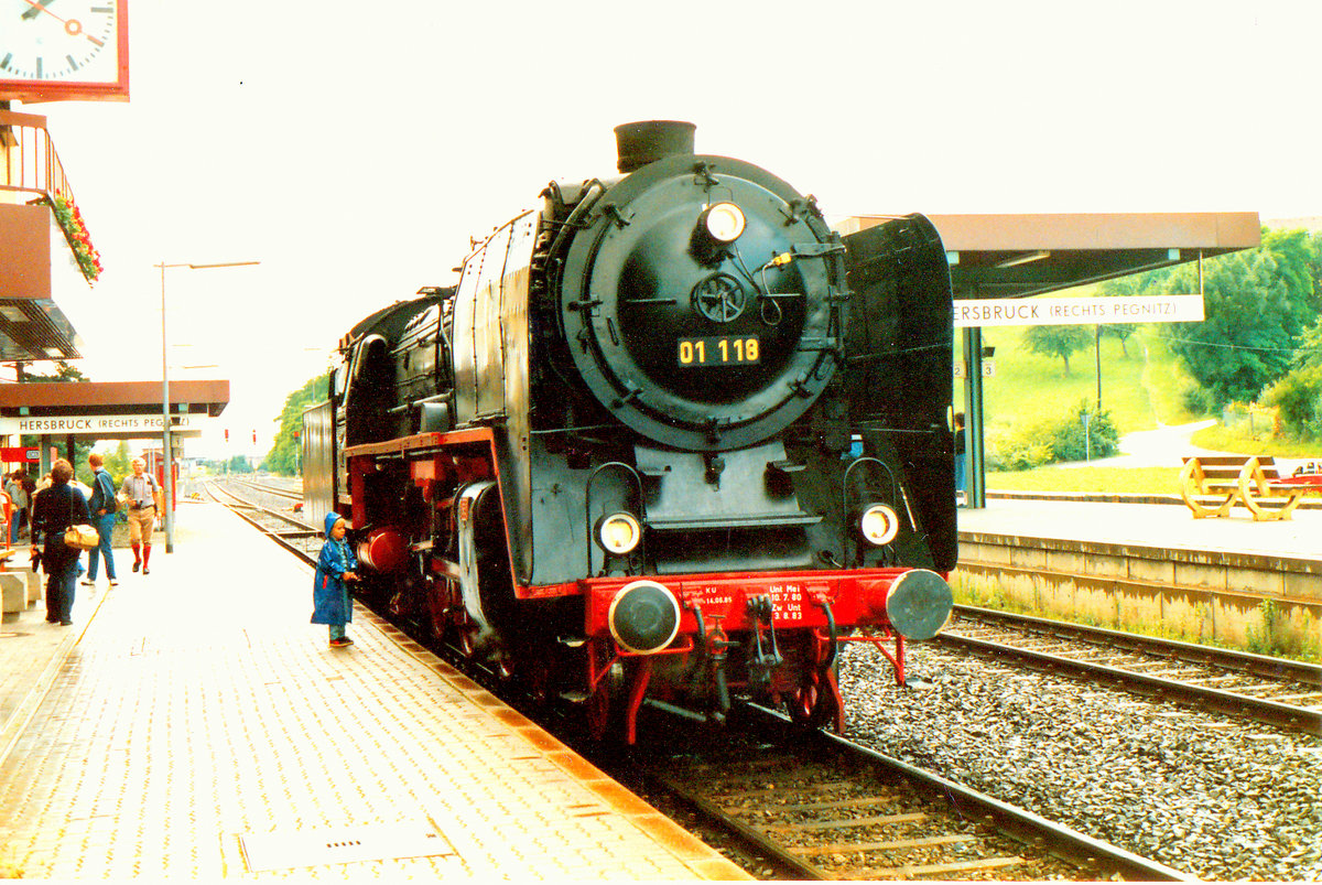 01 118 am 4.8.1985 in Hersbruck r.d.P. - Bahnbilder.de