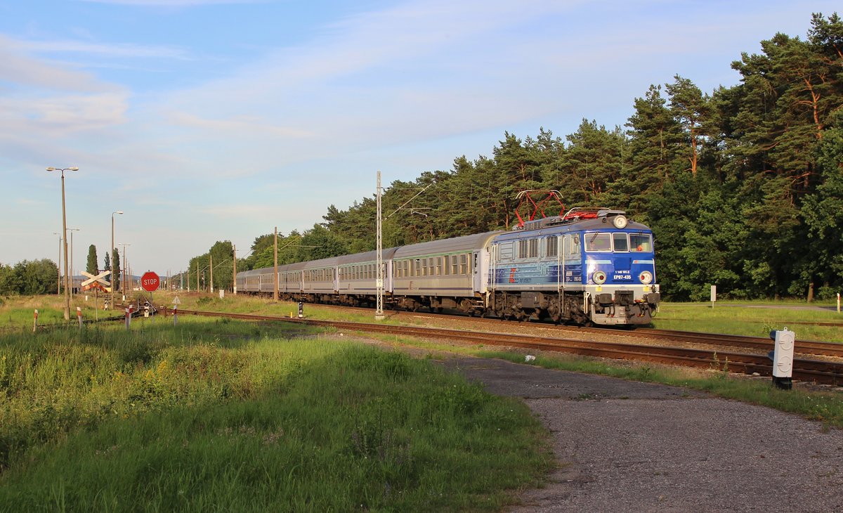 1 140 101-3 (EP07-435)zu sehen am 05.07.17 bei Świnoujście Warszów - Bahnbilder.de