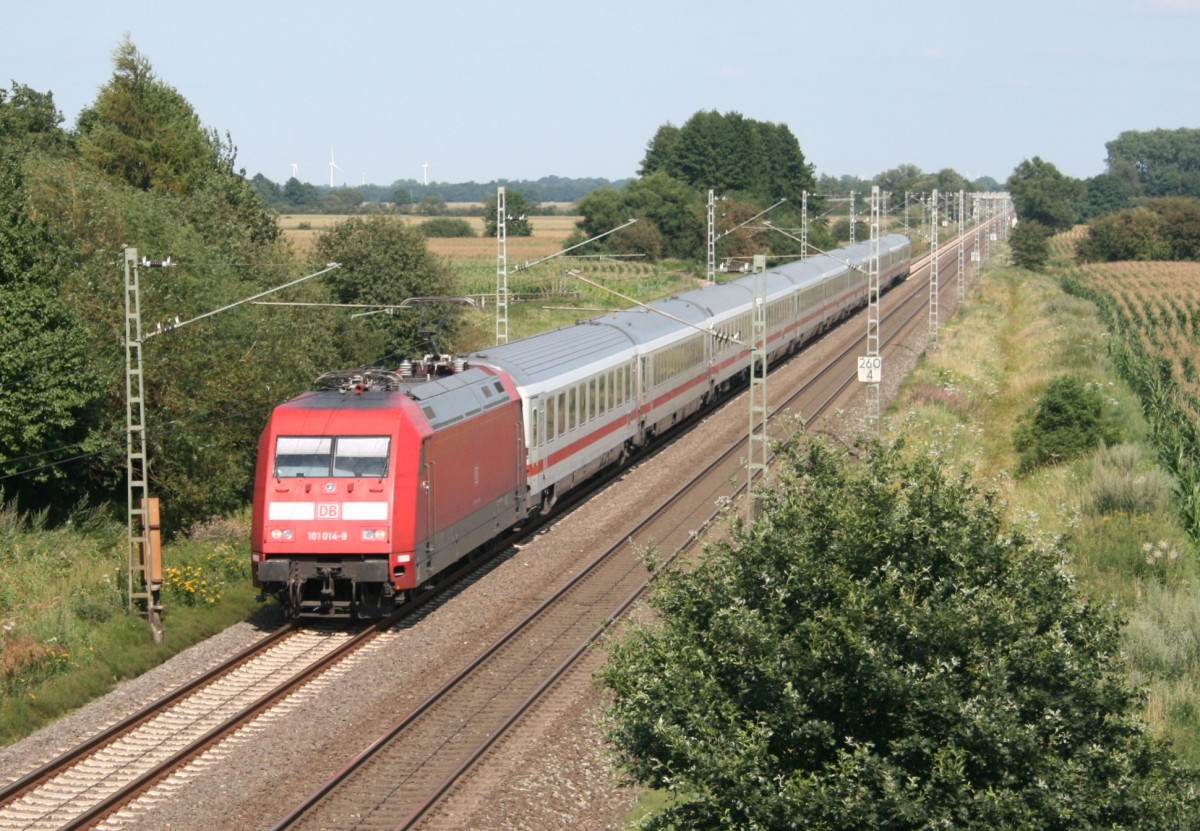 101 014 mit IC 2029 (Hamburg-Altona–Köln Hbf–Nürnberg Hbf) am 02.08.2011 zwischen Ottersberg ...