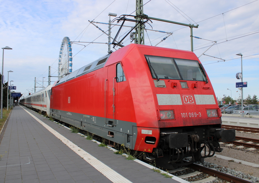 101 069-3+101 065-1(Hinten)als IC 2275 von Warnemünde nach Dresden Hbf kurz vor der Ausfahrt in ...