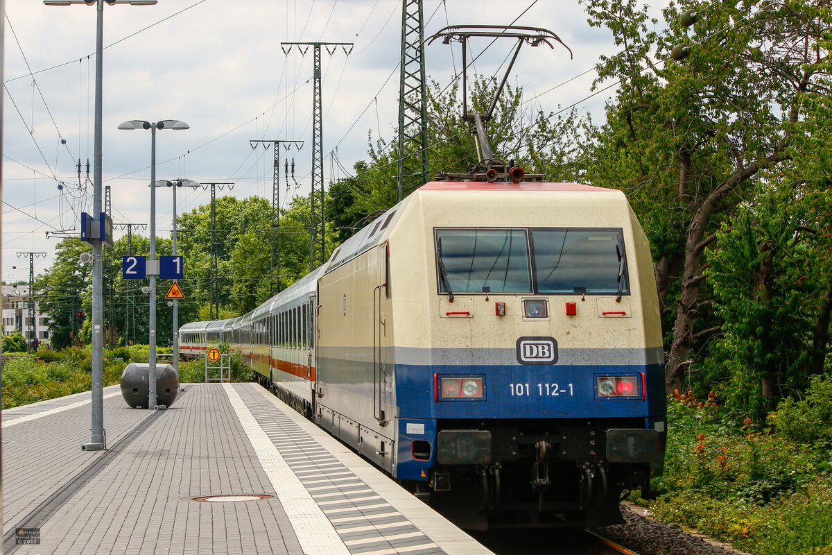 101 027-1 "25 Jahre Deutsche Einheit"beim Rangieren im Dresdener Hbf ...