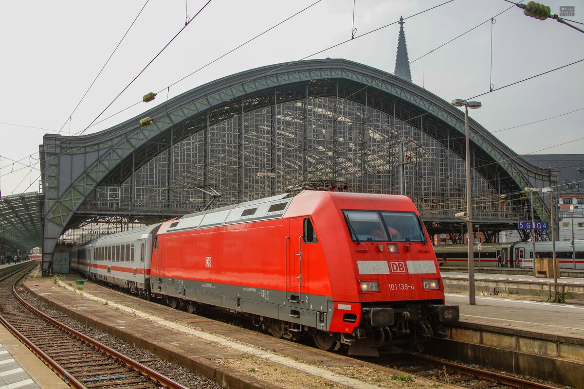 101 064-4 "märklin" mit dem IC 146 von Berlin Ostbahnhof nach Amsterdam ...