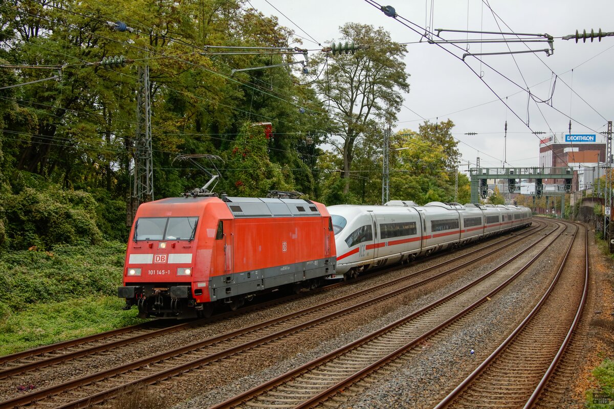 101 145-1 DB mit ICE4652 Überführungsfahrt in Wuppertal, am 14.10.2022 ...