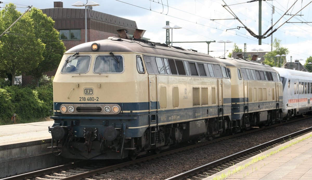12.07.2020: 218 480 und 218 490 (beide Railsystems RP GmbH)ziehen IC 2314 von Itzehoe nach ...