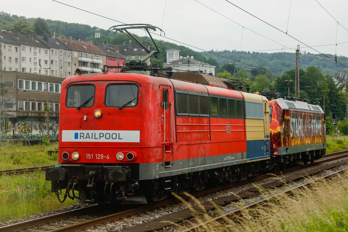 151 129-4 Railpool/DB & 185 077 "Stahl auf Stahl" in Wuppertal, Juni 2024. - Bahnbilder.de