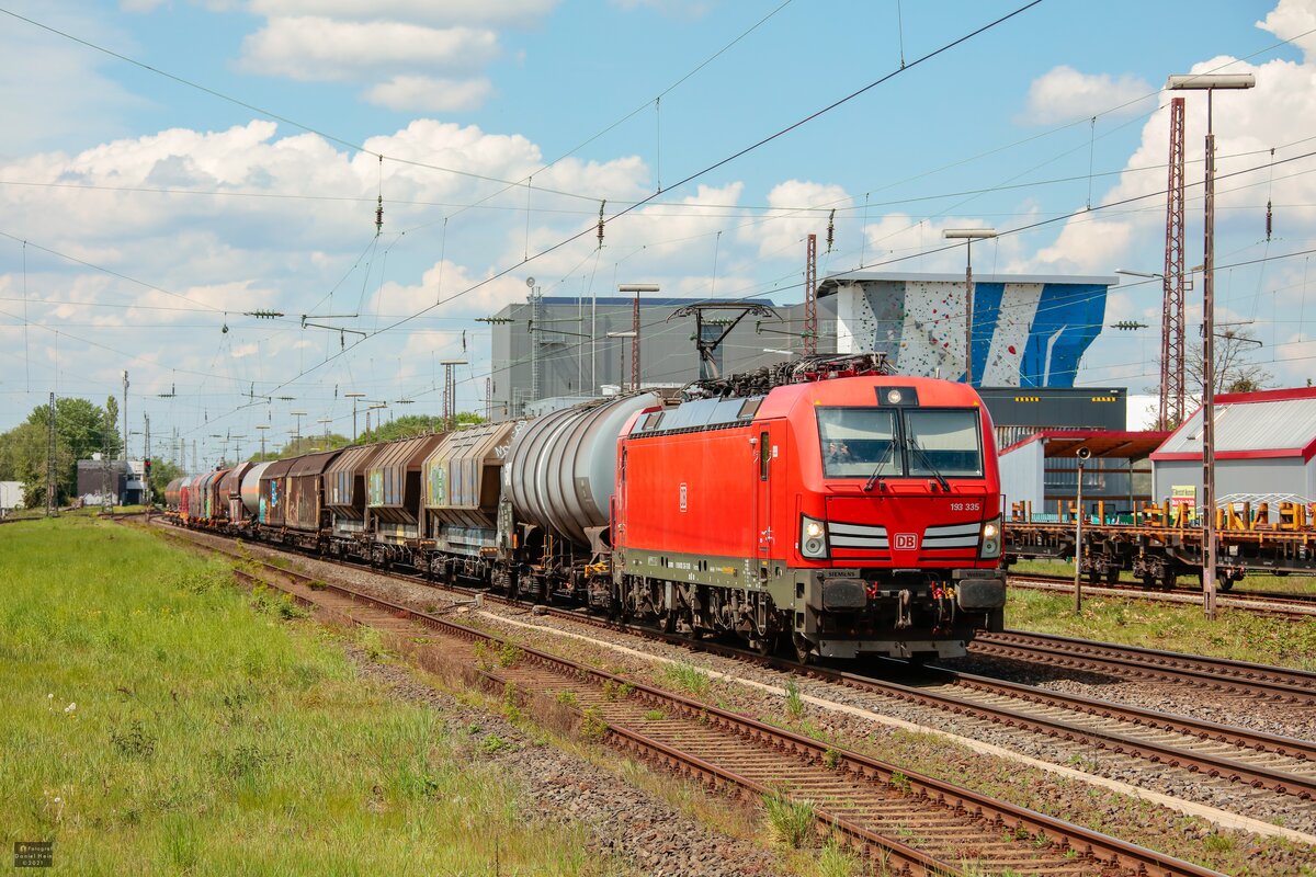 193 335 DB Vectron in Hilden, Mai 2021. - Bahnbilder.de