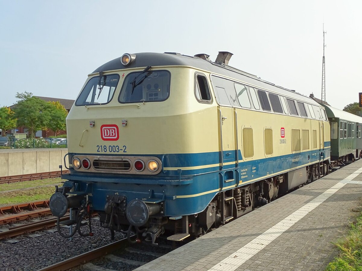 218 003 von 'Train4Train' am 30.09.23 mit einem Sonderzug nach Stade in Bremervörde - Bahnbilder.de