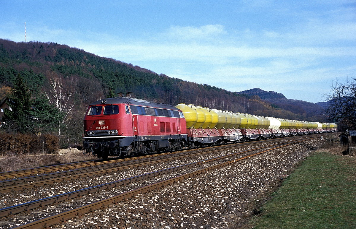 218 223 Hersbruck 05.03.92 - Bahnbilder.de