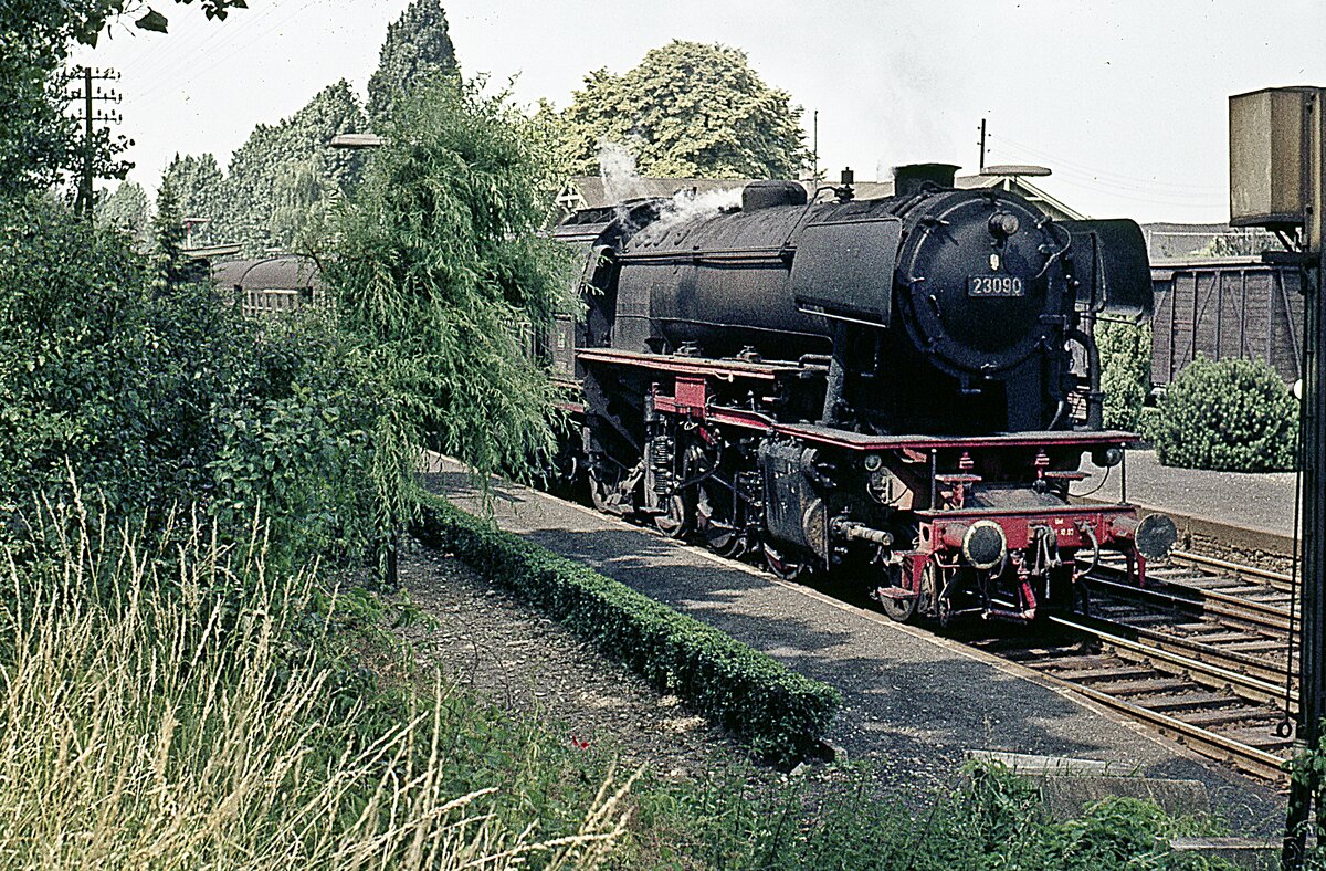 Baureihe 23 · DB 023 DB-Neubau Fotos (4) - Bahnbilder.de