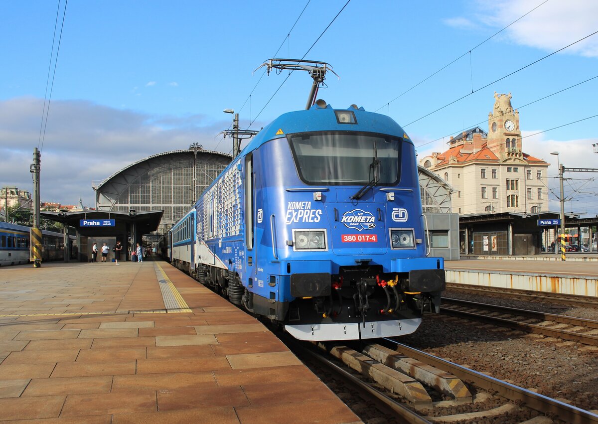 Am 16 Mai 2018 steht 380 013 in Praha hl.n. - Bahnbilder.de