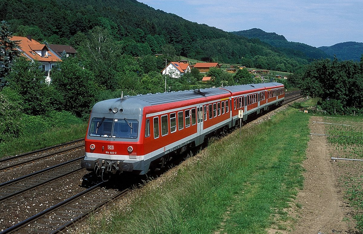 614 022 Hersbruck 14.06.01 - Bahnbilder.de