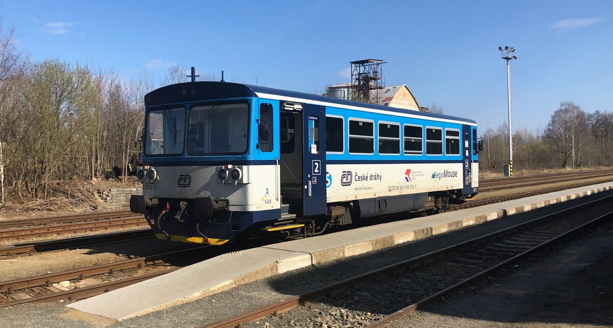 810 183 erreicht als MOs16323 den Hp Lužec pod Smrkem (tsch - Bahnbilder.de