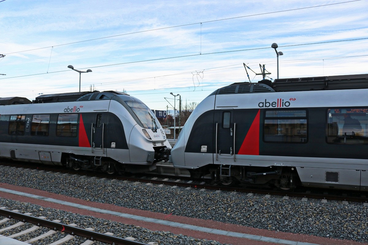 9442 114 und 9442 118 (Bombardier Talent 2) von Abellio Rail Mitteldeutschland als RE 74582 ...