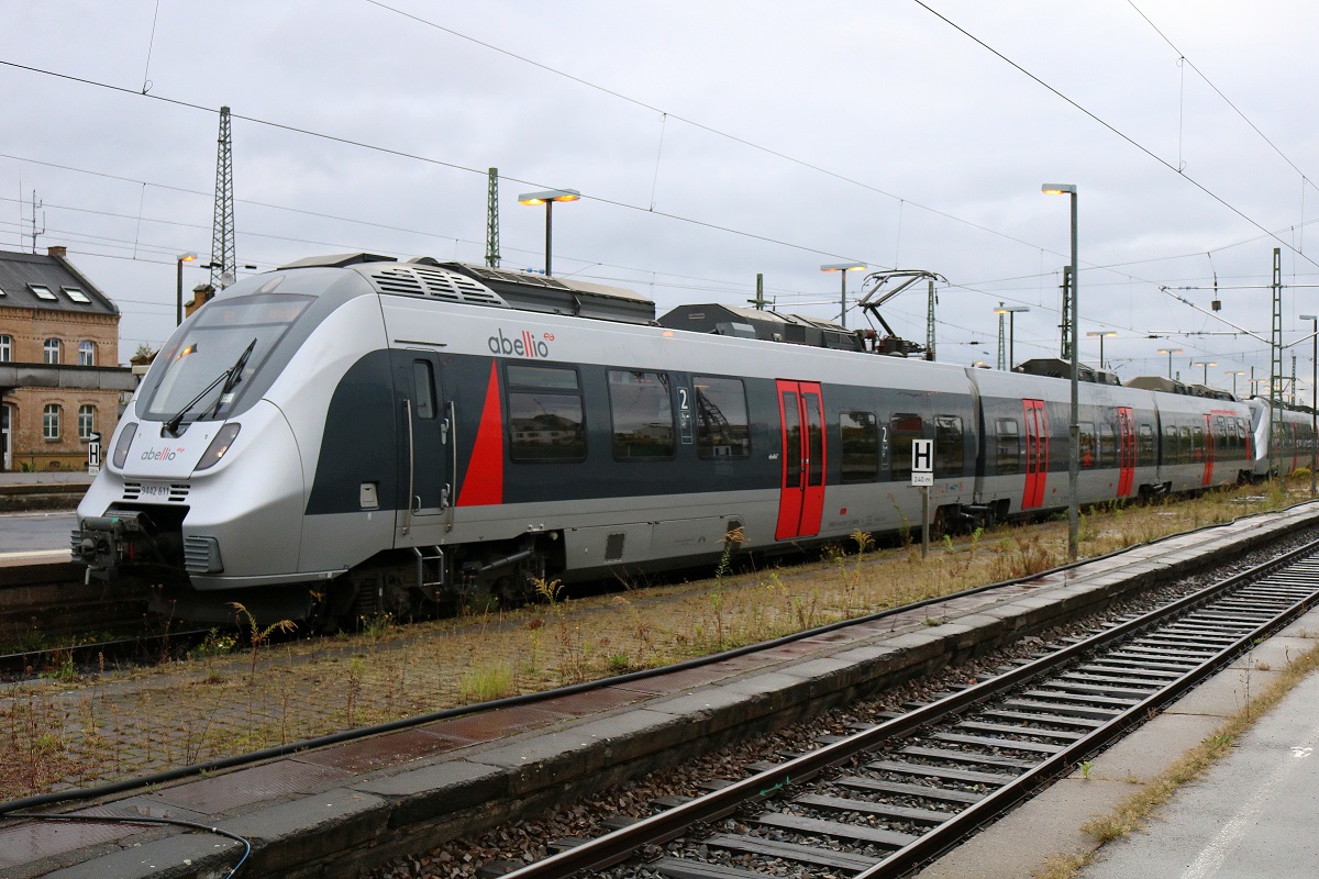 9442 611 und ein weiterer 9442 (Bombardier Talent 2) von Abellio Rail Mitteldeutschland als ...