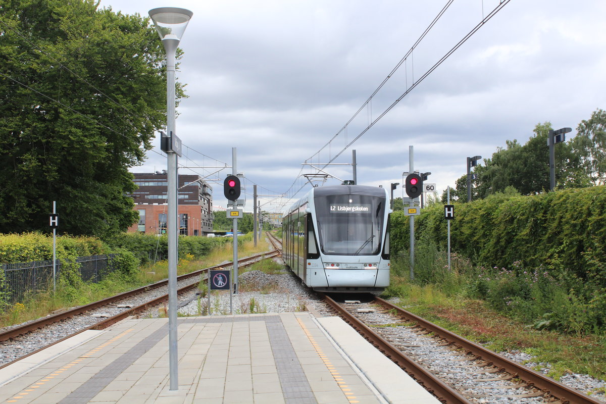 Eine Straßenbahn auf einer - ehemaligen - Eisenbahnstrecke! Der Tw 1110 ...