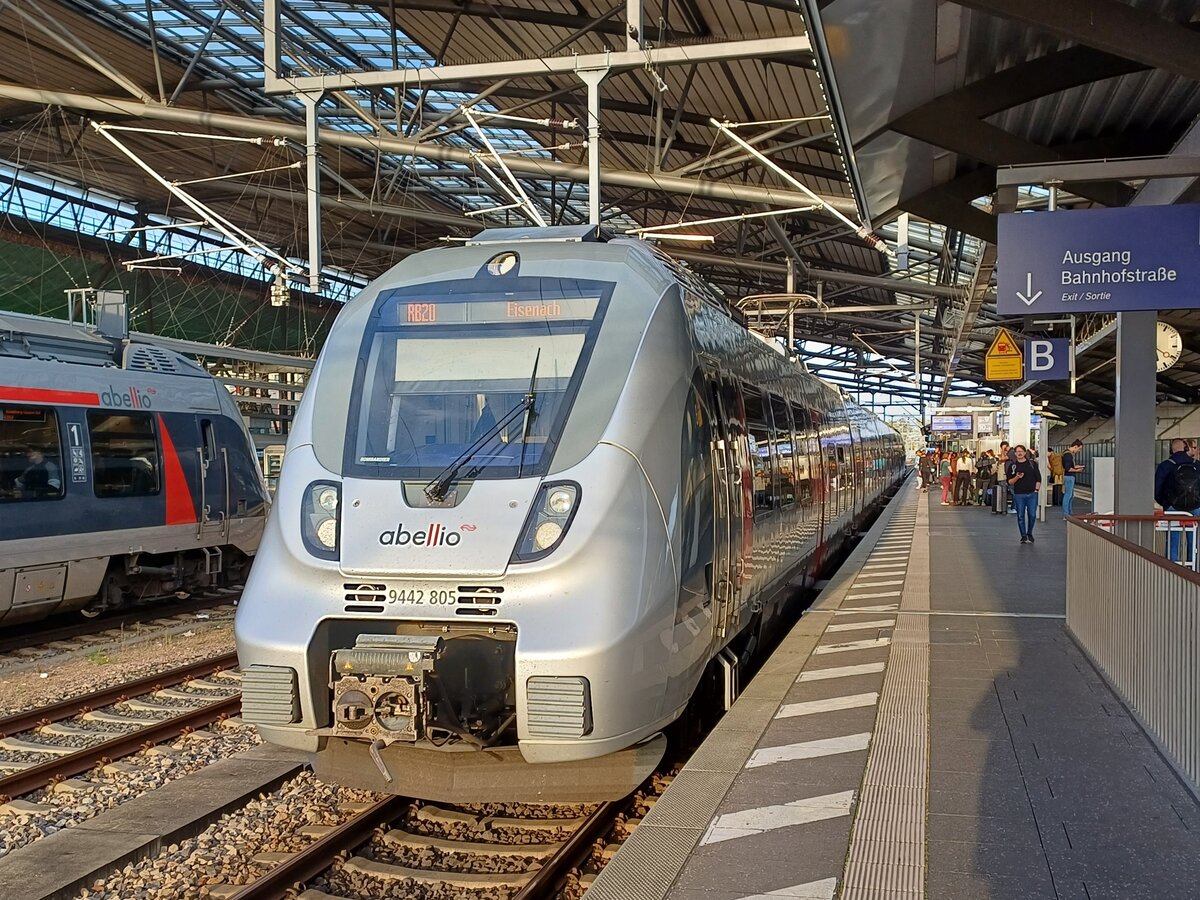 Abellio 9442 805 als RB 74548 nach Eisenach, am 10.10.2023 in Erfurt Hbf - Bahnbilder.de