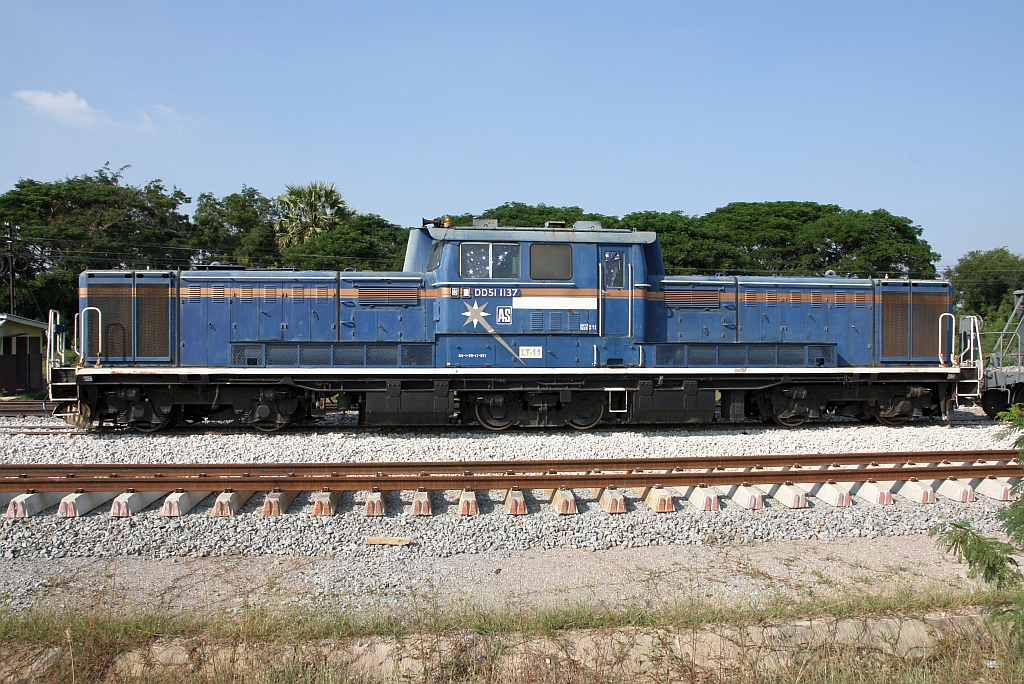 AS LT-11 (ex JR Hokkaido DD51 1137, (B')2(B')-dh) am 10.Dezember 2023 in der Nong Pladuk ...
