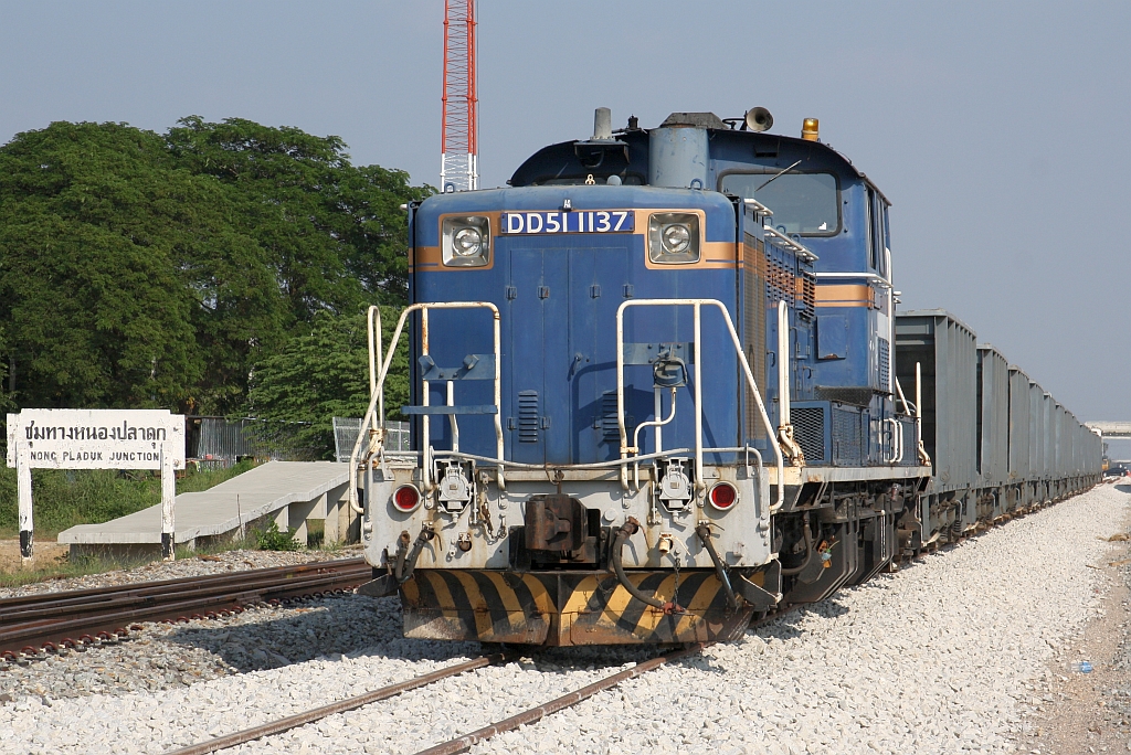 AS LT-11 (ex JR Hokkaido DD51 1137, (B')2(B')-dh) am 10.Dezember 2023 in der Nong Pladuk ...