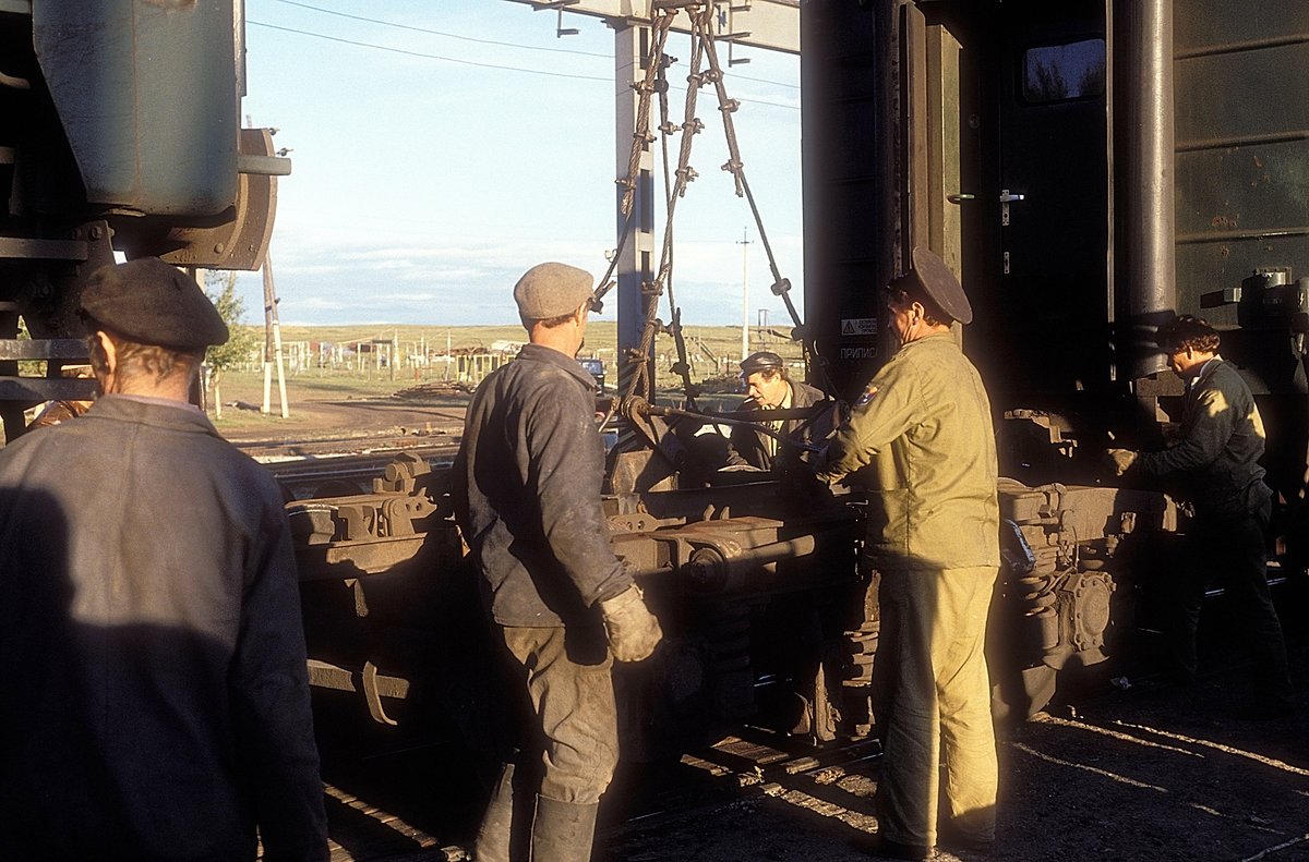 Bahnhof Zabaikalsk Umspuranlage 11.09.91 - Bahnbilder.de