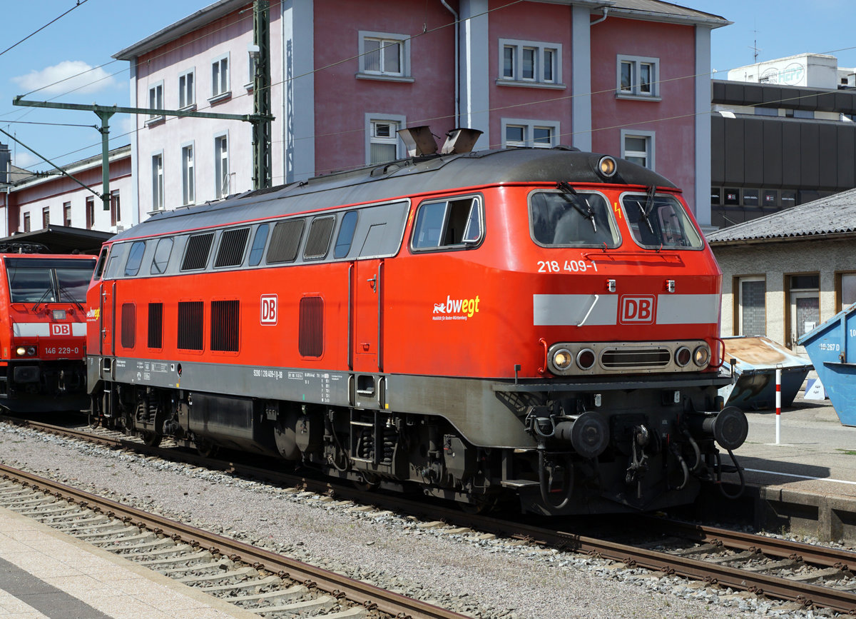 Bahnhofimpressionen vom Bahnhof Singen-Hohentwiel verewigt am 1. August 2019. Oldtimer ...