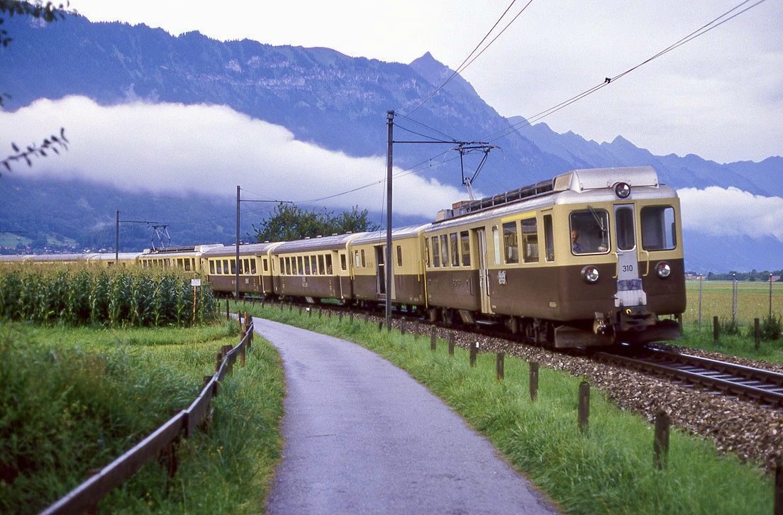 ABt 413 der BOB steht am 04.07.2023 auf einem Abstellgleis beim Bahnhof ...