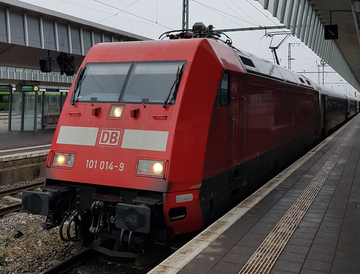 BR 101 014-9 am HBF Münster, fäht am 11.02.2023 den IC 2206 nach Norddeich Mole - Bahnbilder.de