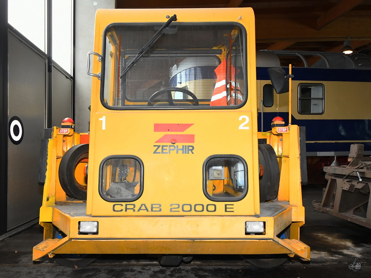 Das Akku-Rangierfahrzeug Zephir Crab 2000 E war im Ringlokschuppen im Lokpark Ampflwang zu sehen ...