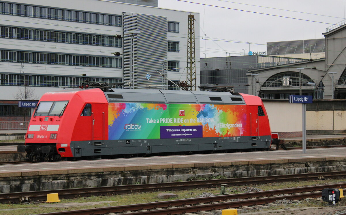 DB 101 066-9 "#Einziganders" pausierte am 13.02.2023 in Leipzig Hbf - Bahnbilder.de