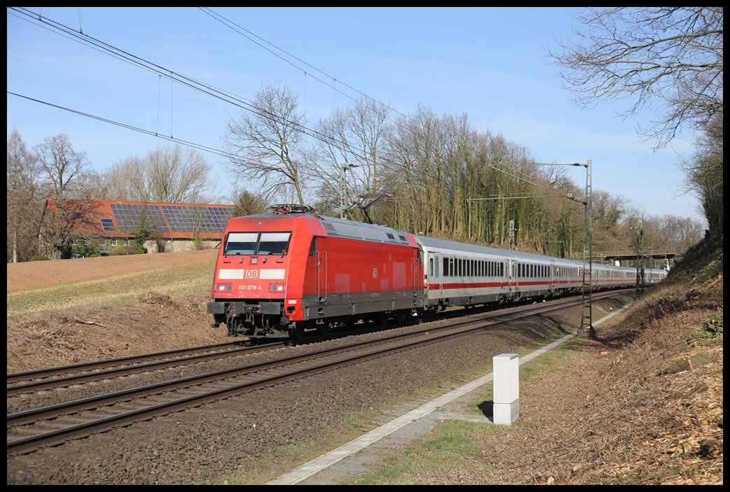 DB 101078-4 war am 25.2.2019 um 14.35 Uhr mit dem IC 2027 nach Passau auf der Rollbahn bei ...