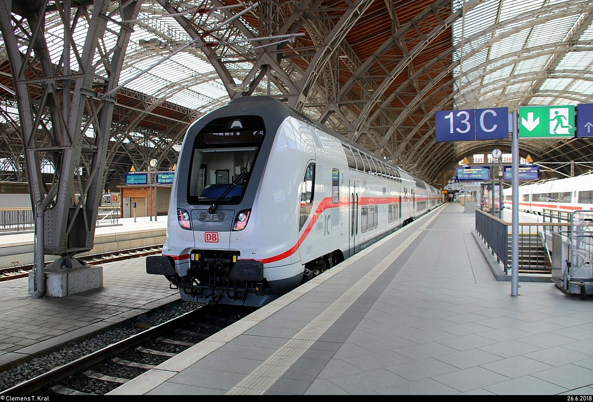 DBpbzfa 668.2 mit Schublok 146 5?? DB als IC 2036 (Linie 56) nach Norddeich Mole steht in seinem ...