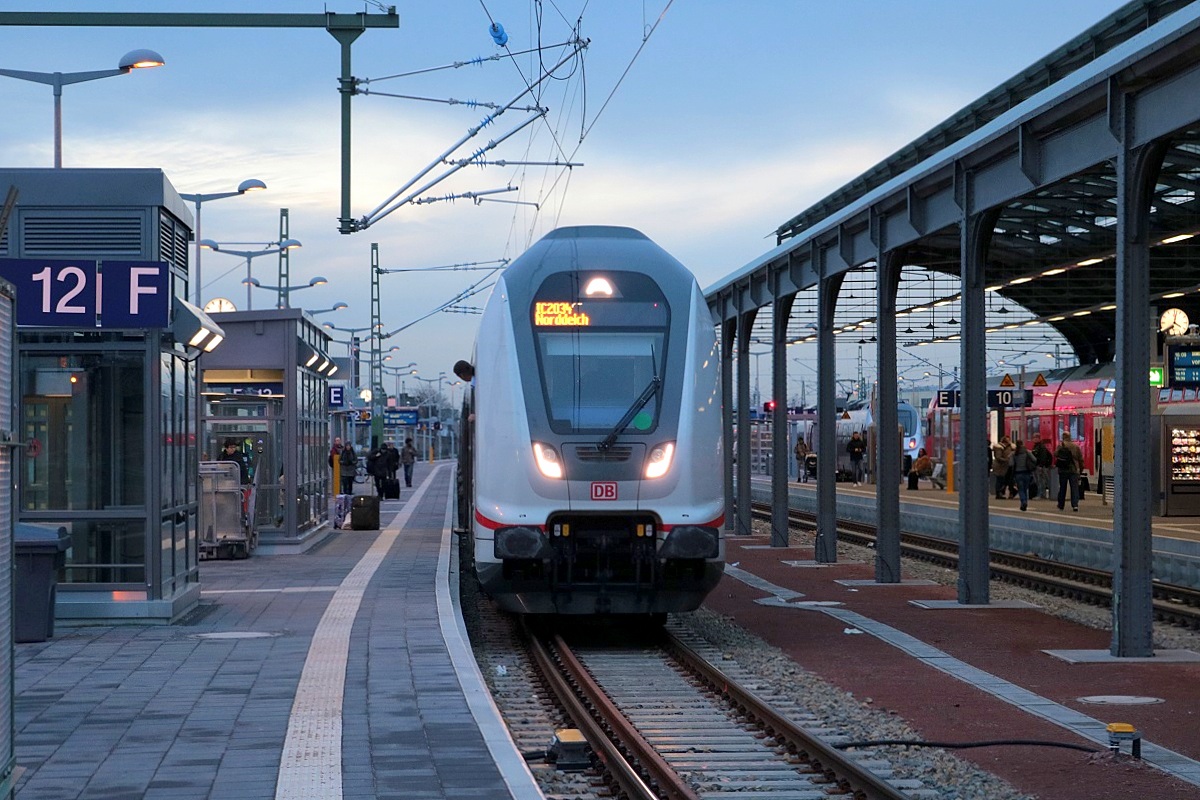 DBpbzfa 668.2 mit Schublok BR 146.5 DB als IC 2034 (Linie 56) von Leipzig Hbf nach Norddeich ...