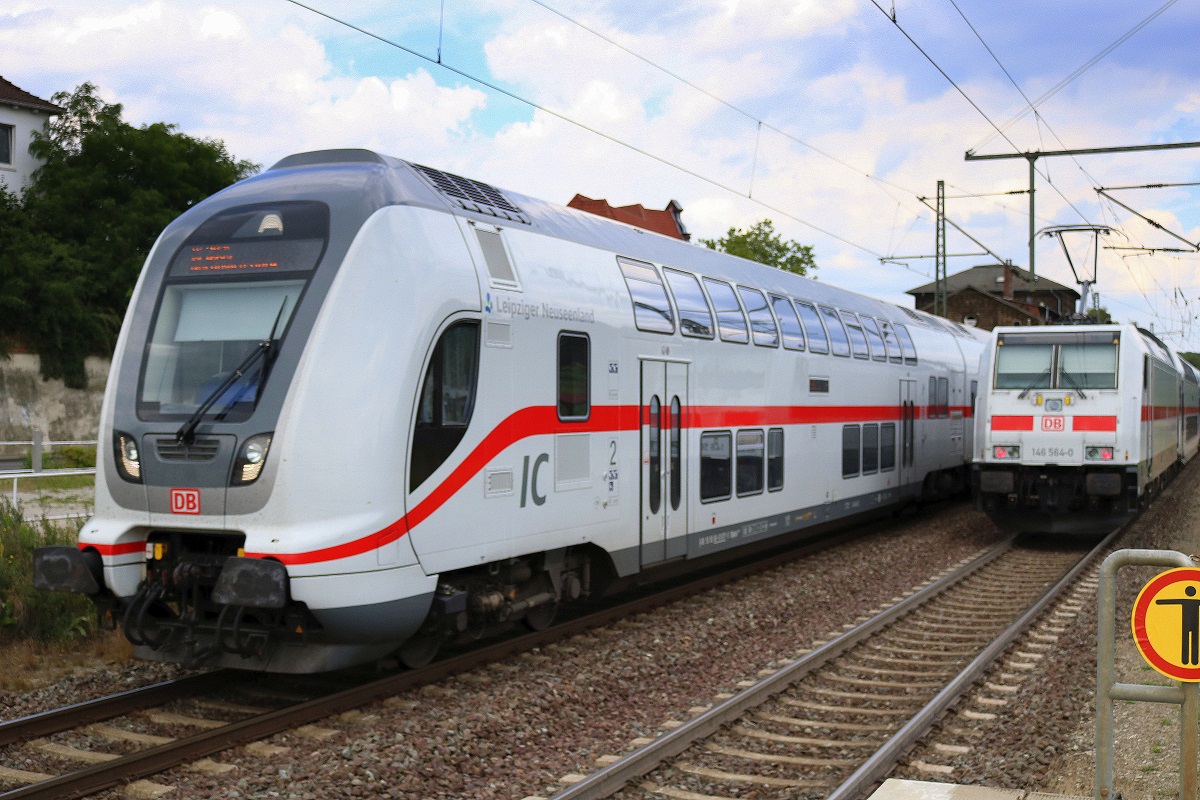 DBpbzfa "Leipziger Neuseenland" mit 146 555-8 als verspäteter IC 2036 (Linie 56) von Leipzig Hbf ...