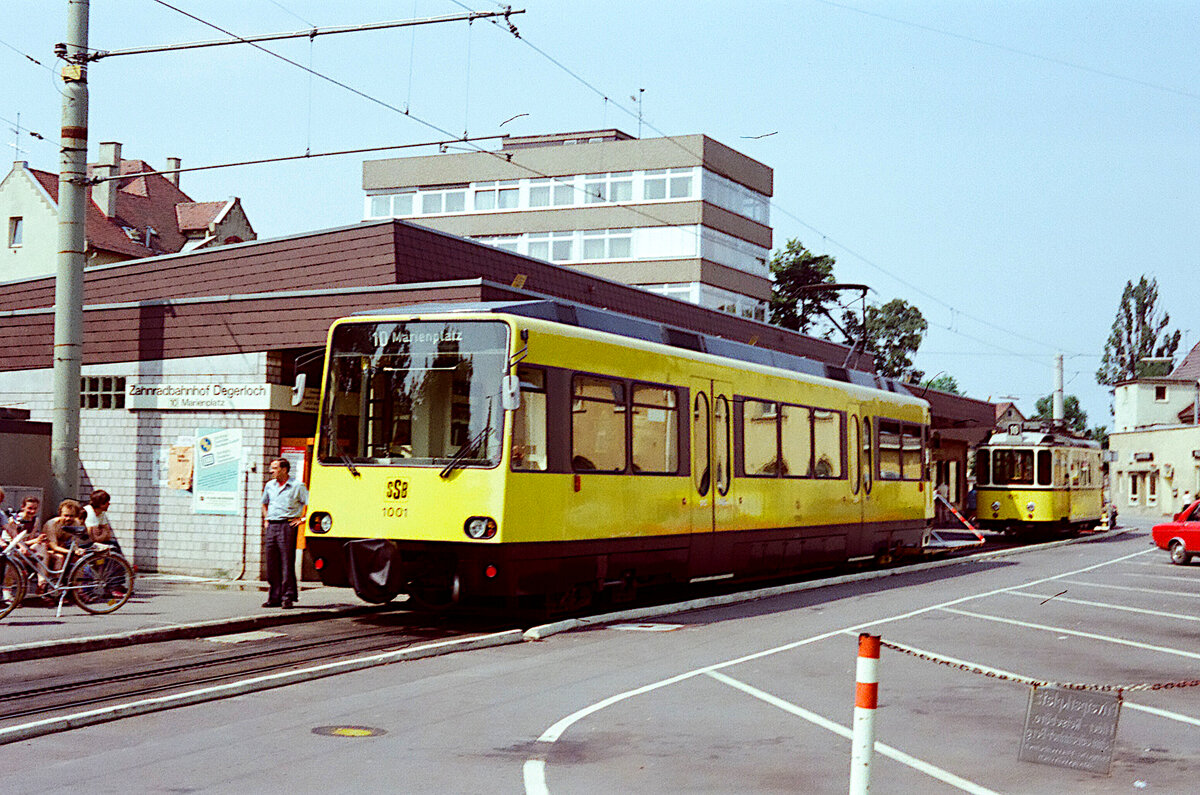 TW 105 (MF Esslingen Baureihe Z) der Stuttgarter Zahnradbahn vor dem alten Zahnradbahnhof ...